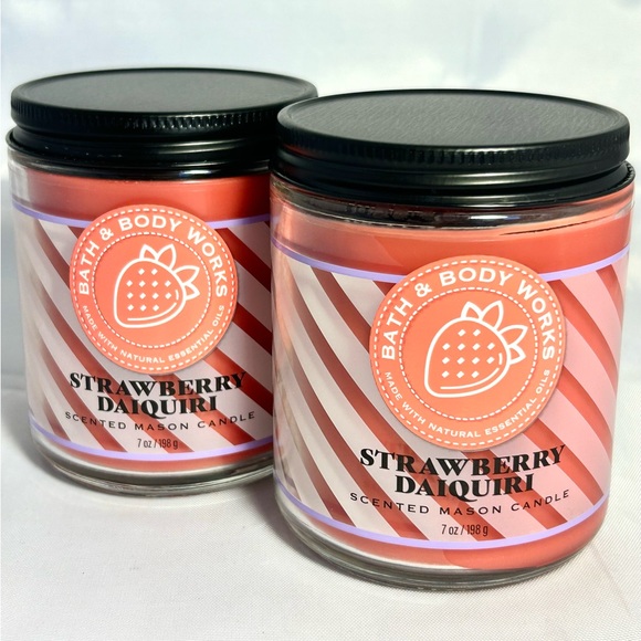 Bath & Body Works | Other | Strawberry Daiquiri Single Wick Candle 7 Oz ...